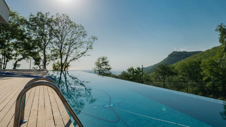 Infinity Pools: The Ultimate Luxury for Your Backyard